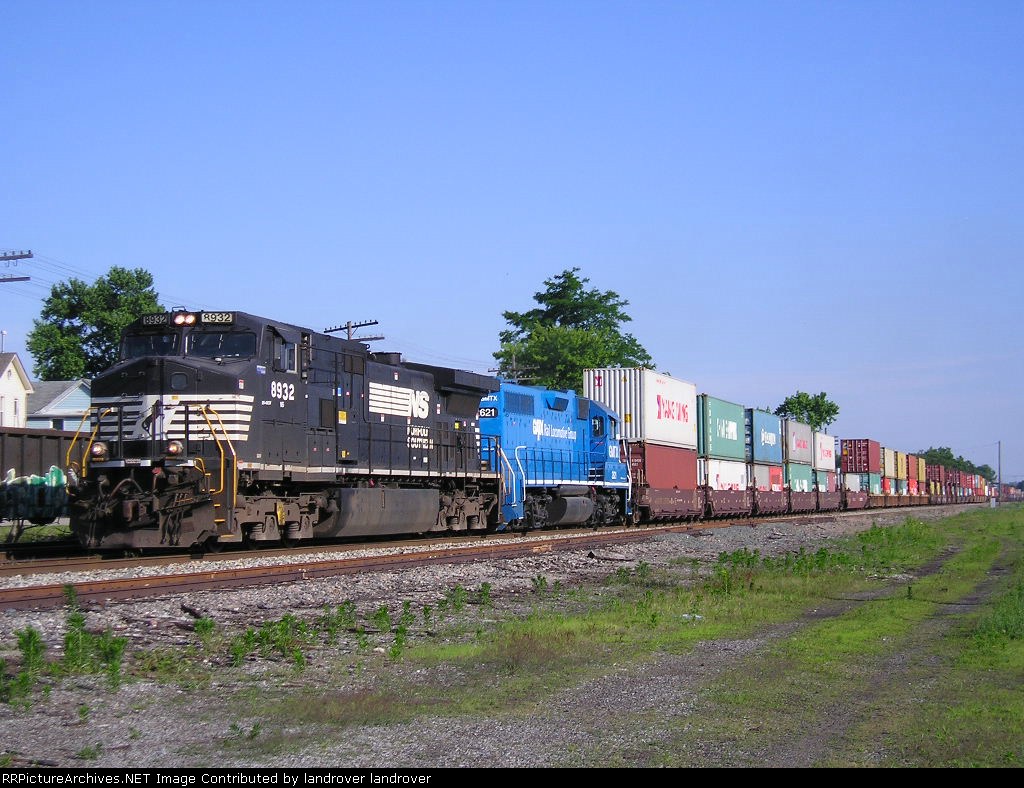 NS 8932 On NS 282 Northbound